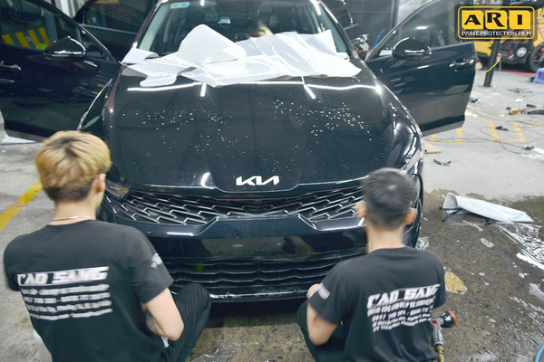 KIA K5 dán phim PPF ARI cao cấp bảo vệ đèn trước sau, cột A cột B